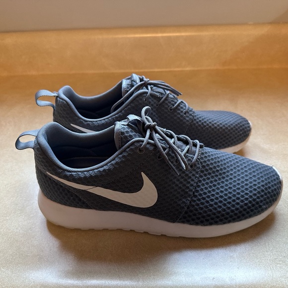 Nike | Shoes | Mens Original Nike Roche One Sneakers In Charcoalwht ...